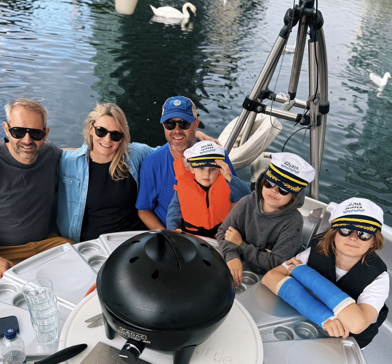 Boating and bbq fun for kids and teens in a Skuna Boat